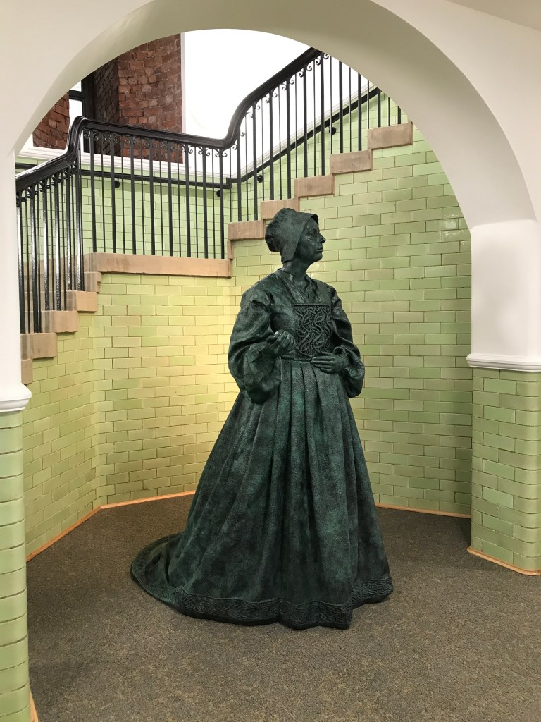 PILGRIM WOMAN DONCASTER • BOSTON 400